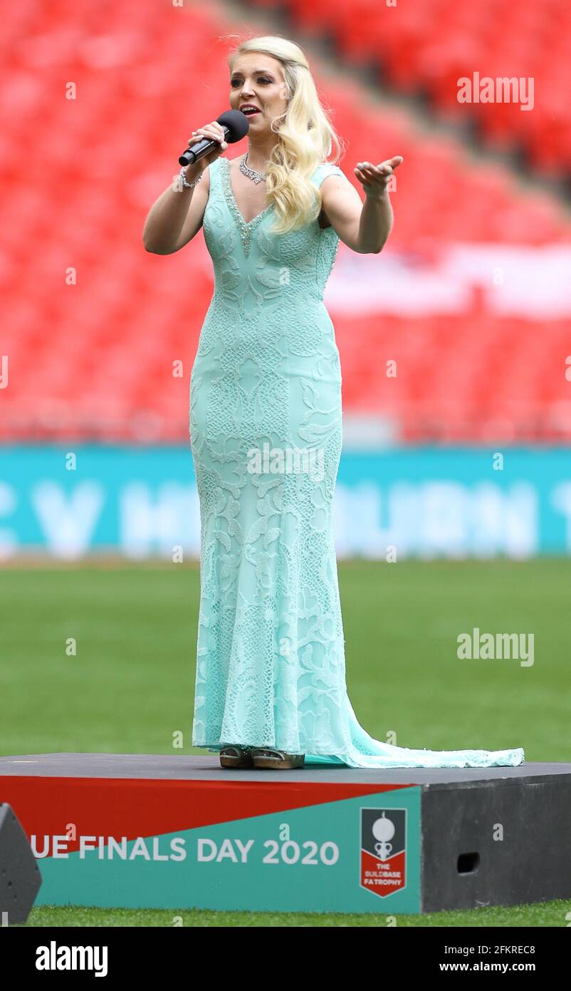 Emily haig sings national anthem hi-res stock photography and images ...