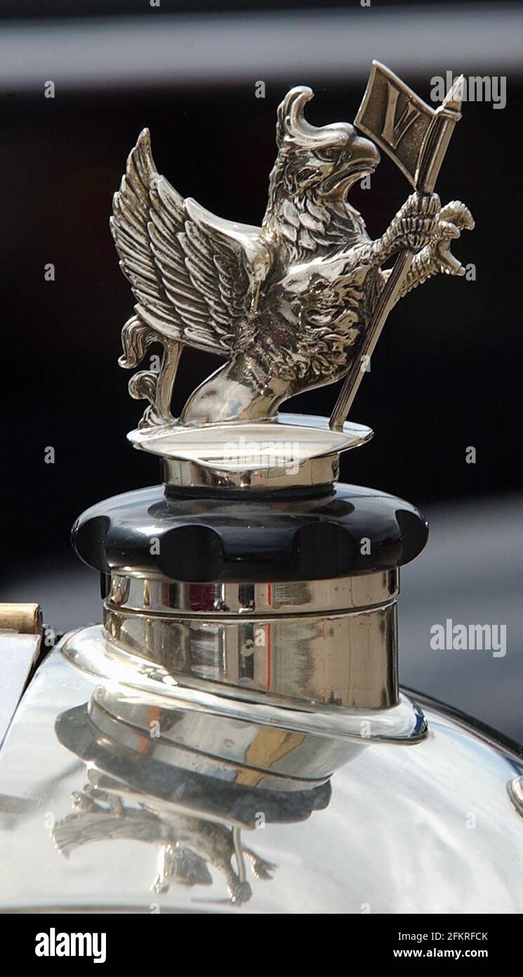 Vauxhall emblem hi-res stock photography and images - Alamy