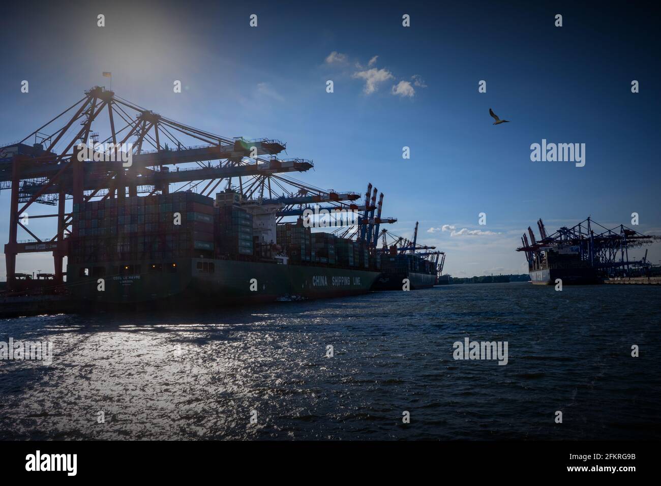 Container vessels hi-res stock photography and images - Alamy