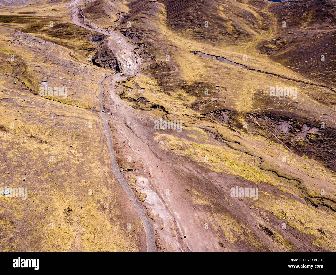High mountain path hi-res stock photography and images - Alamy