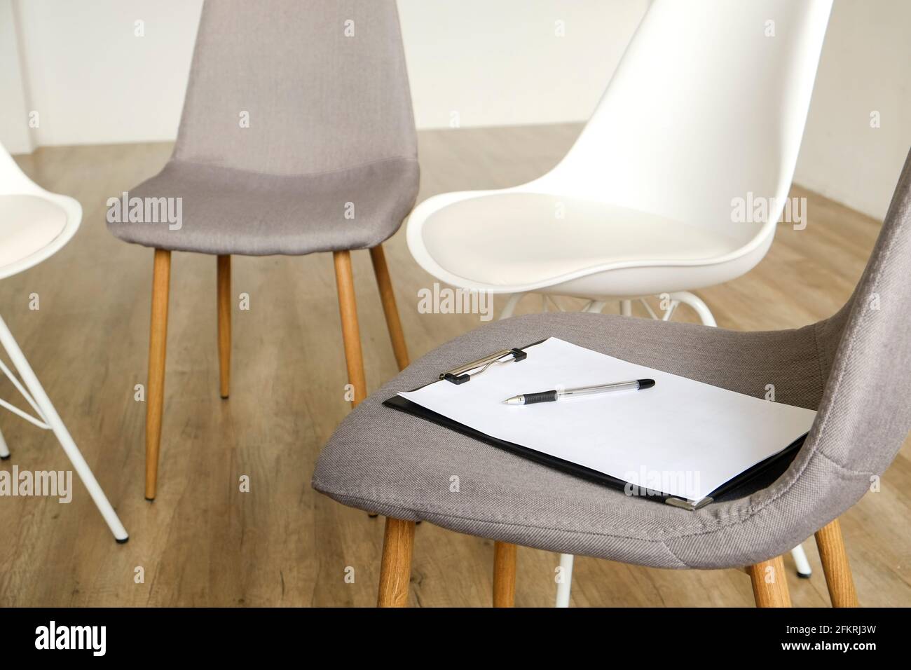 Chairs conference room hotel hi-res stock photography and images - Alamy