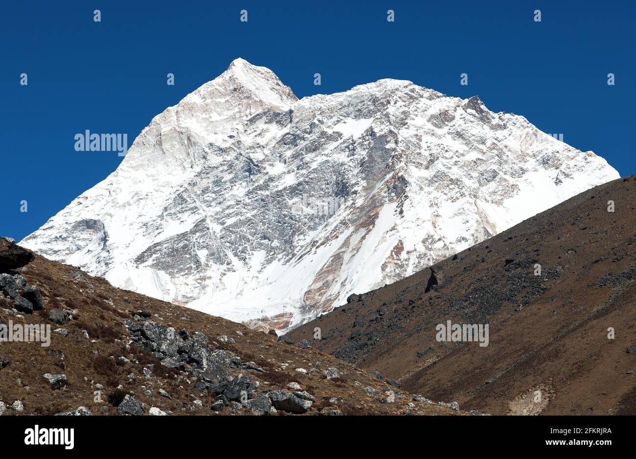 Mount Makalu, Barun valley, Nepal Himalayas mountains Stock Photo - Alamy
