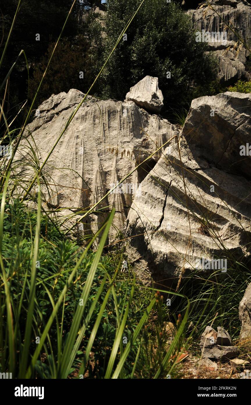Rocce lavorate dal vento alle Isole Baleari Stock Photo - Alamy