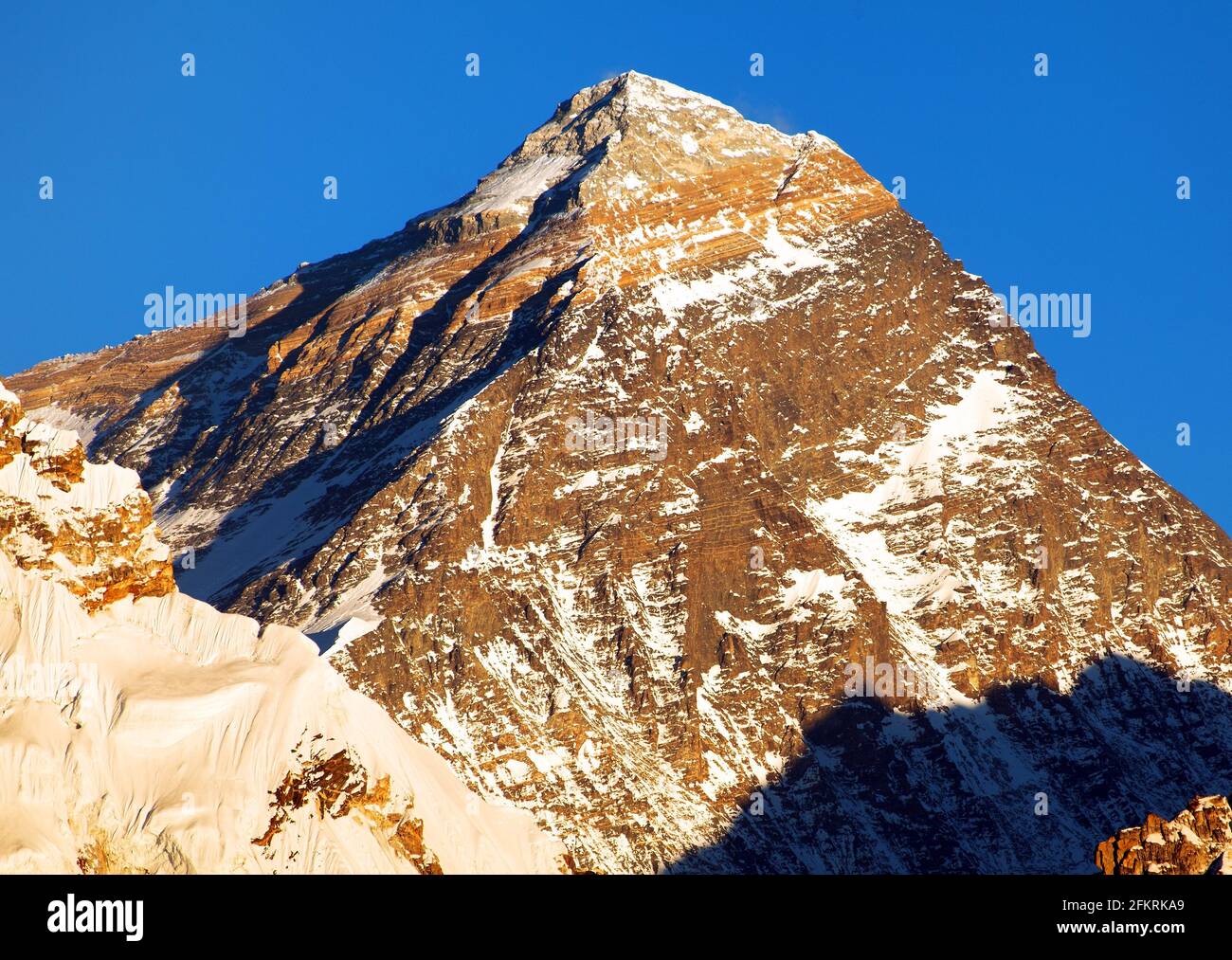 Evening panoramic view of mount Everest with blue sky from Gokyo valley ...