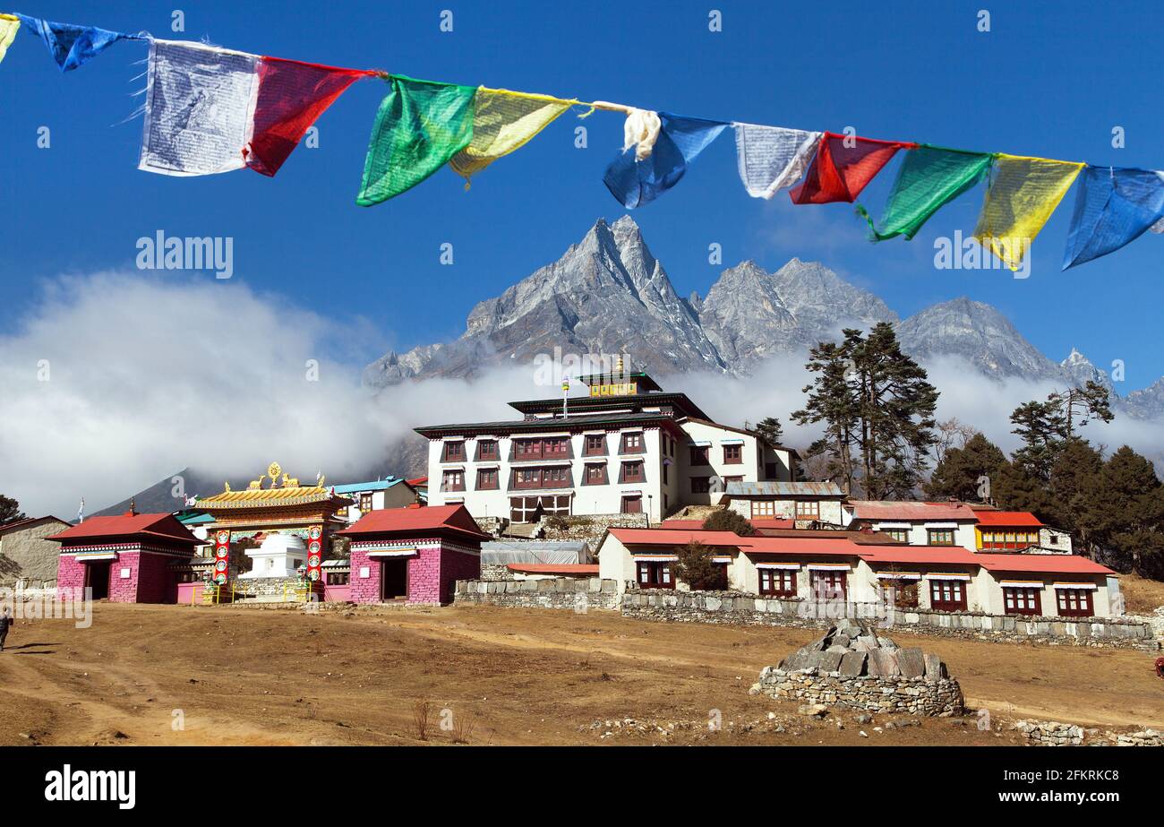 Tengboche Monastery with prayer flags, the best monastery in Khumbu ...
