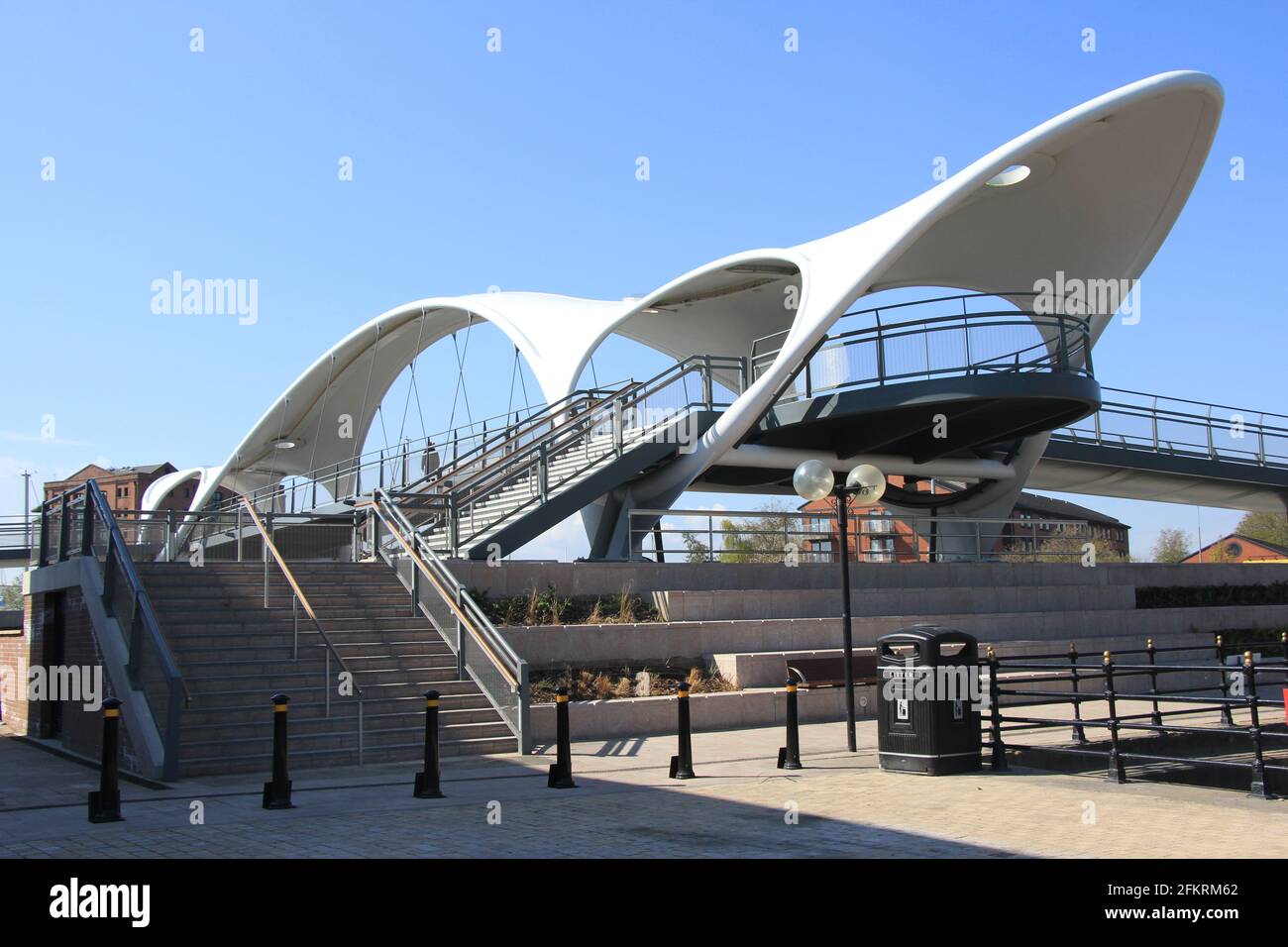 Murdoch's Connection pedestrian bridge, Hull, UK Stock Photo - Alamy