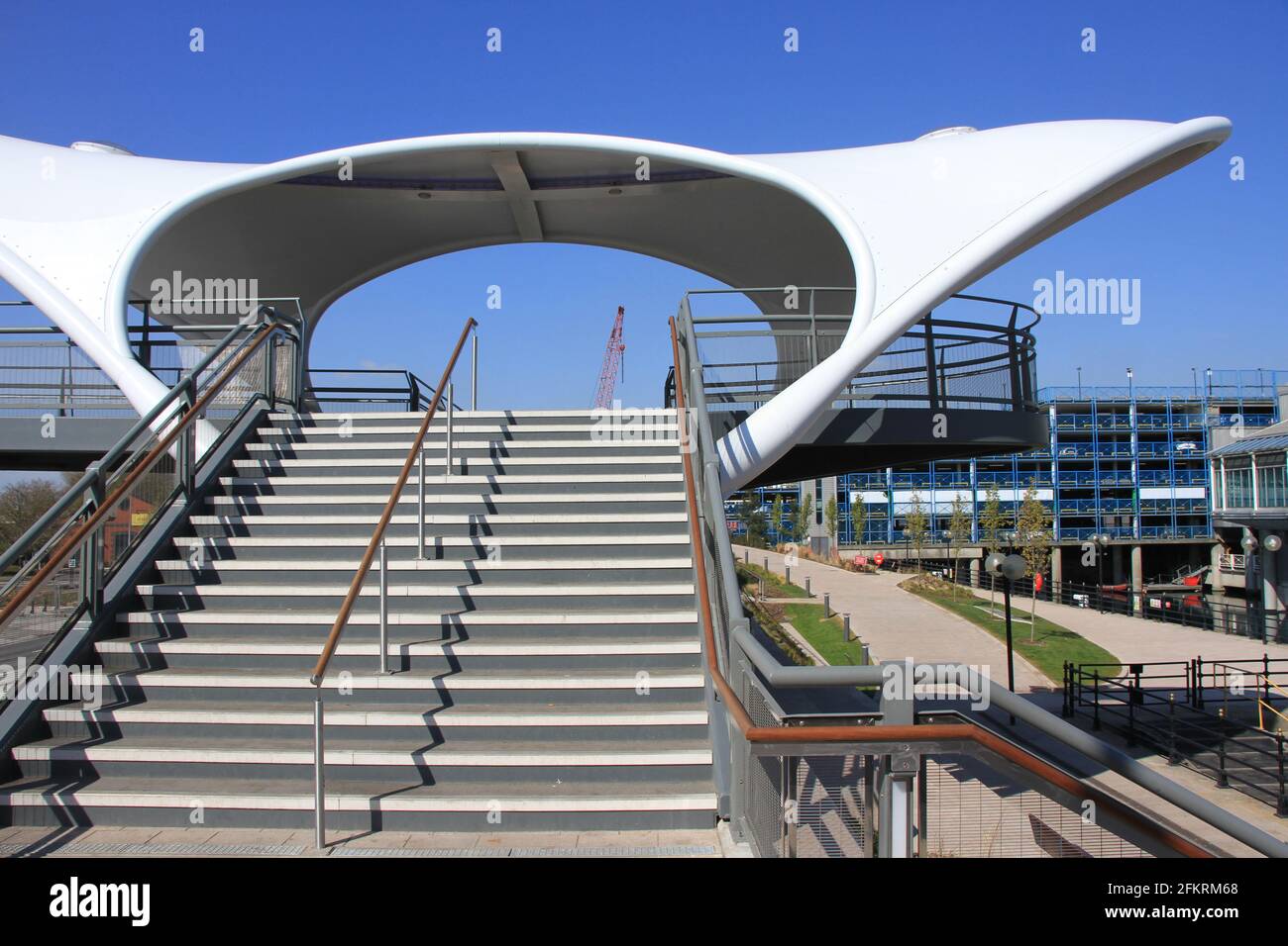 Murdoch's Connection pedestrian bridge, Hull, UK Stock Photo - Alamy