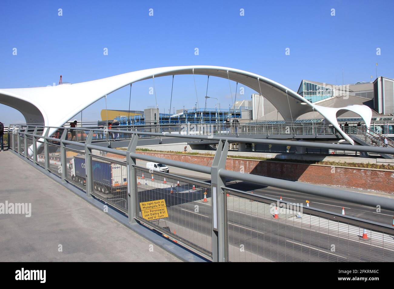Murdoch's Connection pedestrian bridge, Hull, UK Stock Photo - Alamy