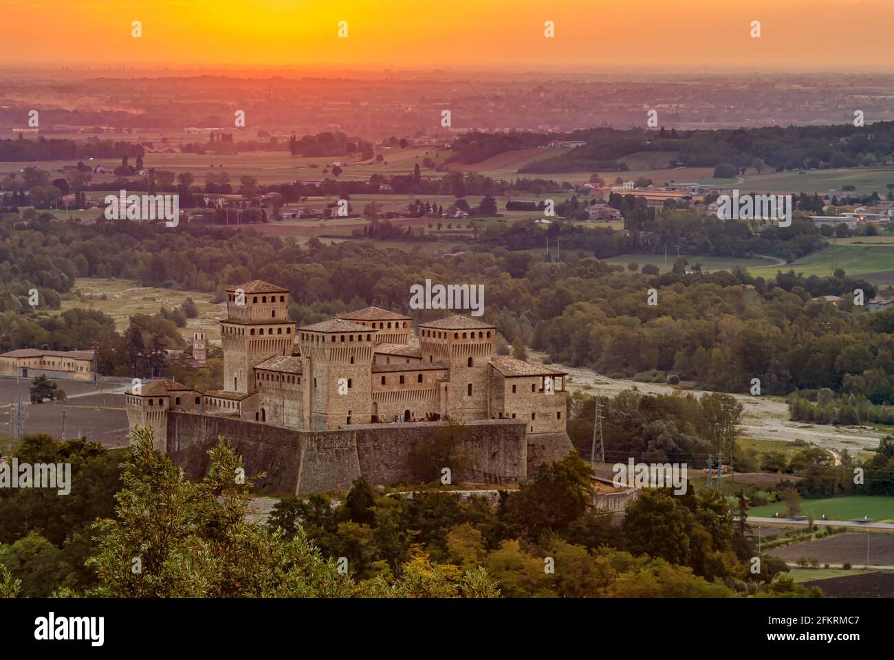 Castello di torrechiara hi-res stock photography and images - Alamy