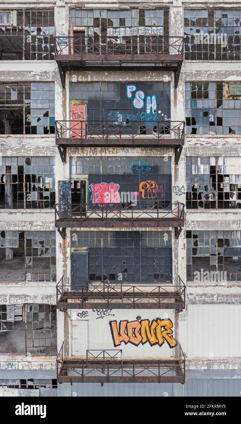 Detroit, Michigan - The exterior of the abandoned Fisher Body 21 auto ...