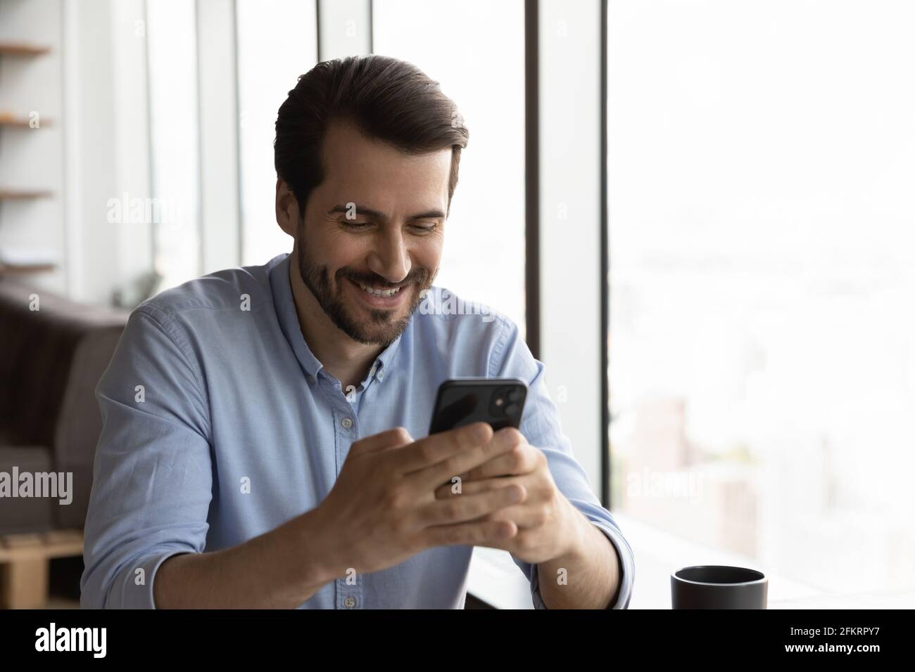 Zoom browsing hi-res stock photography and images - Alamy