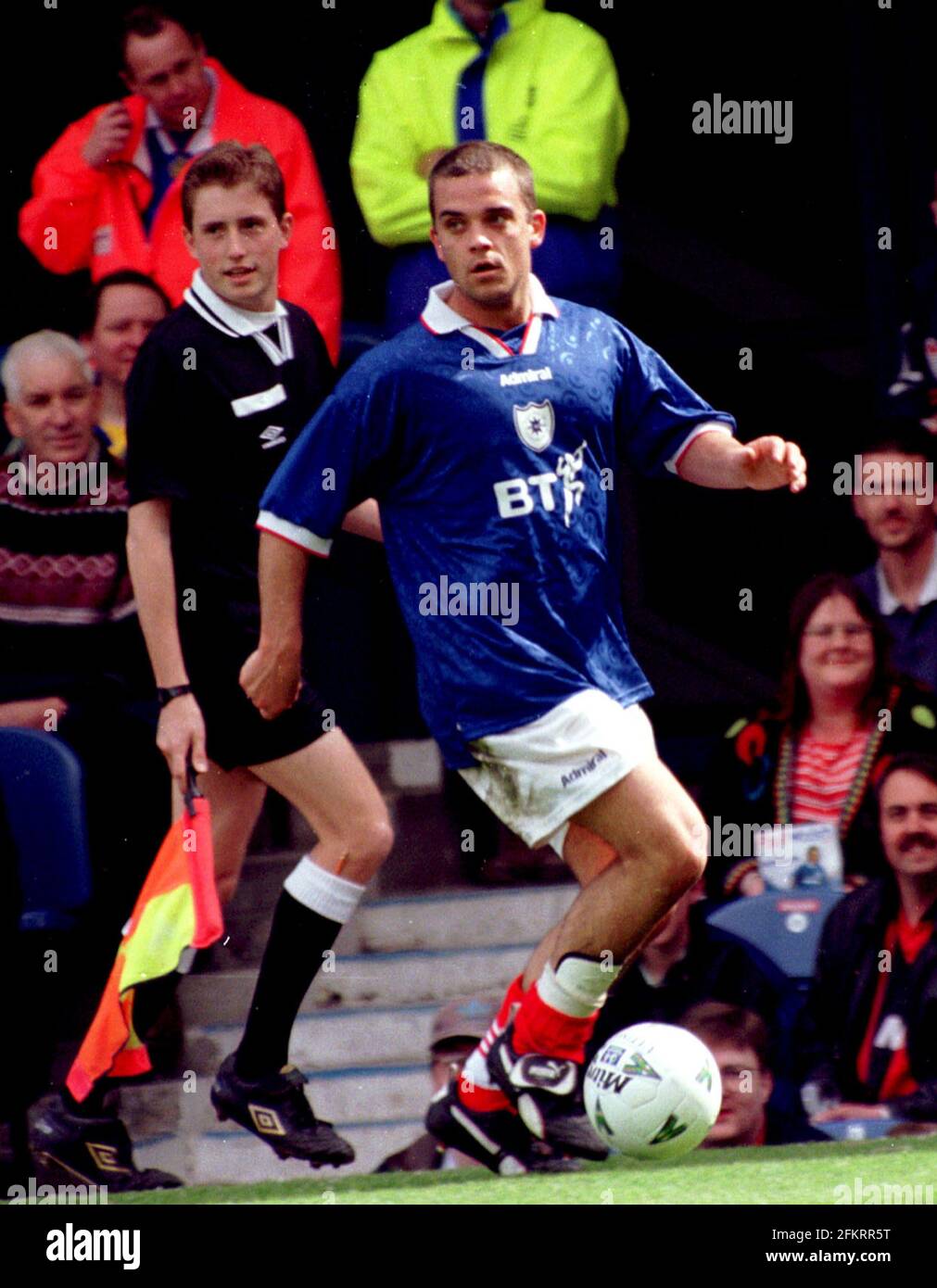 POP STAR ROBBIE WILLIAMS PLAYING IN PAUL WALSH'S TESTIMONIAL AT FRATTON ...