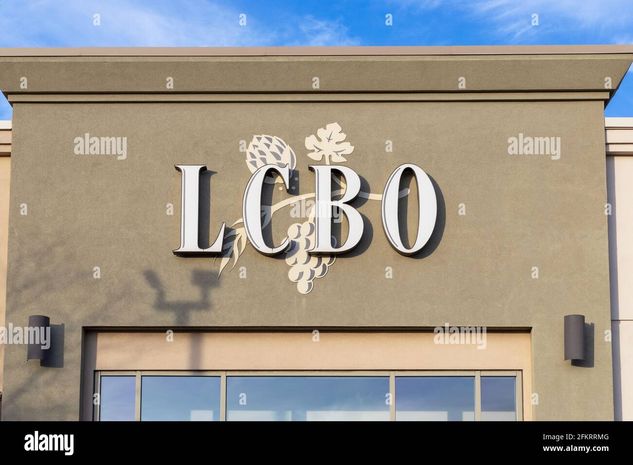 Lcbo store front ontario hi-res stock photography and images - Alamy