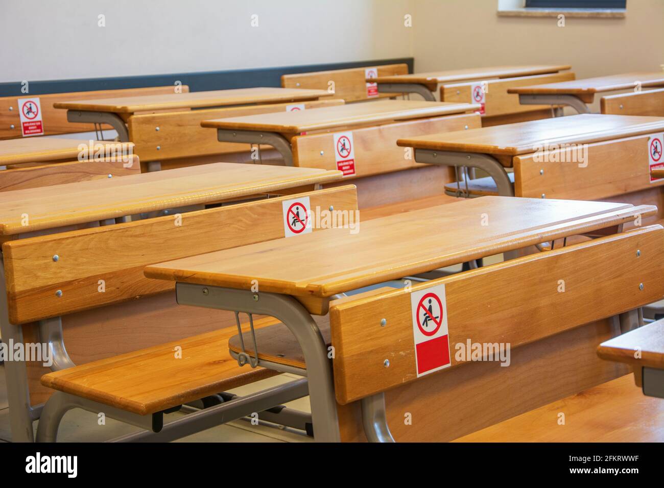 Covid classroom high school hi-res stock photography and images - Alamy