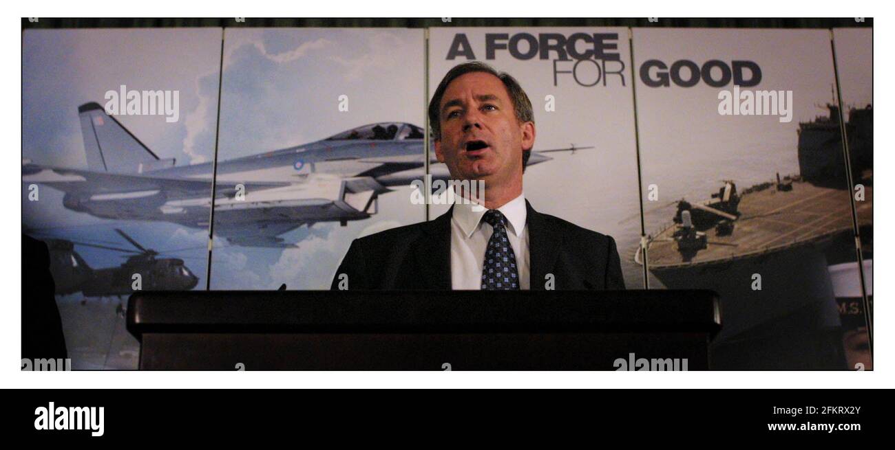 Geoff Hoon, Defence sec. and Admiral Sir Michael Boyce at a press ...