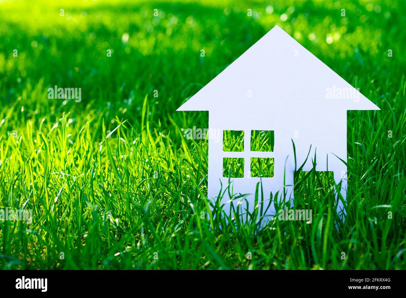 Cardboard house cut out hi-res stock photography and images - Alamy