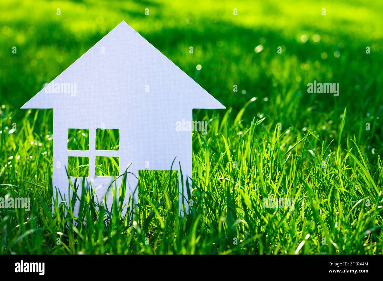 Cardboard house cut out hi-res stock photography and images - Alamy