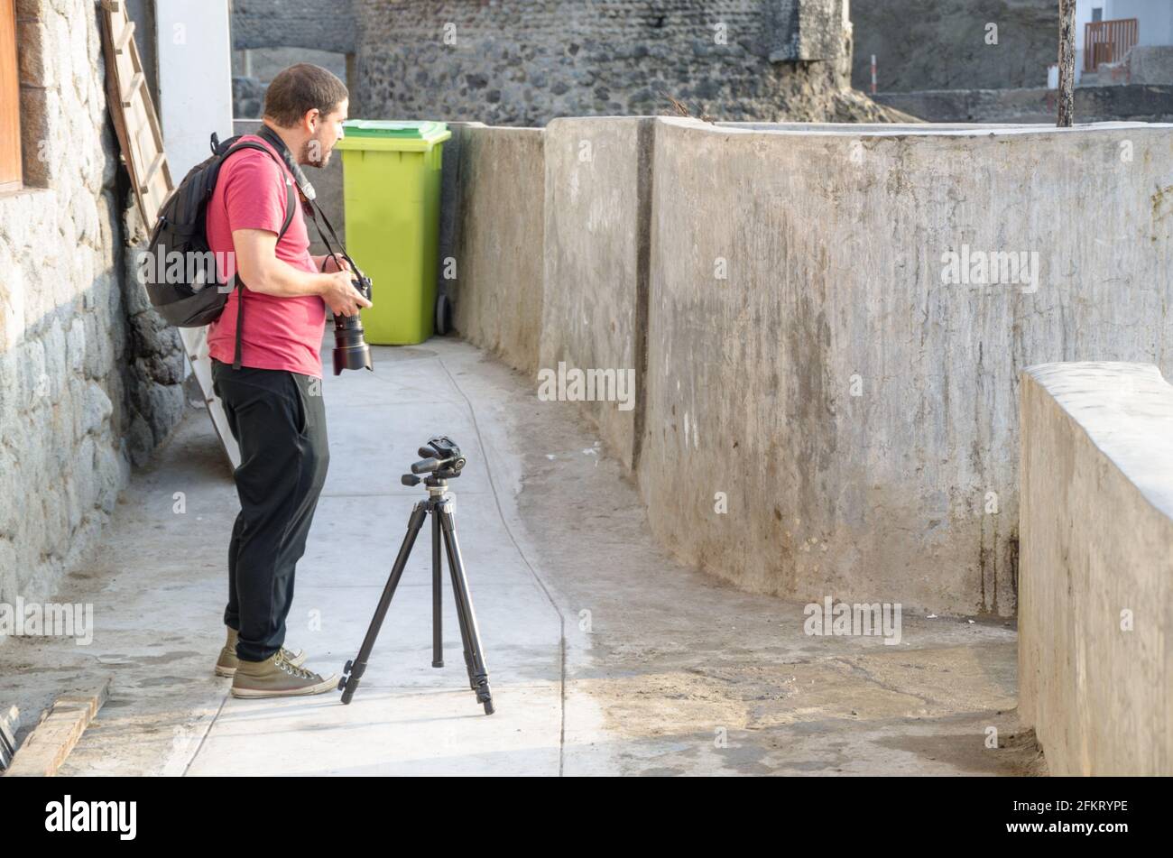 Man crouched down hi-res stock photography and images - Alamy