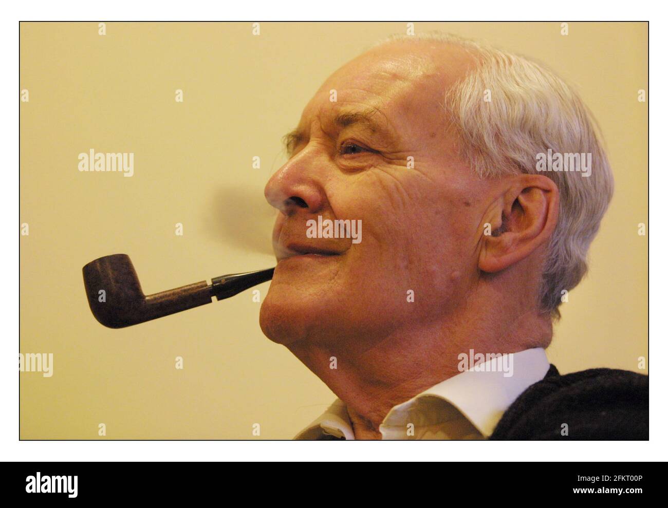 Tony Benn at home in West London.....pic David Sandison 24/1/2002 Stock ...