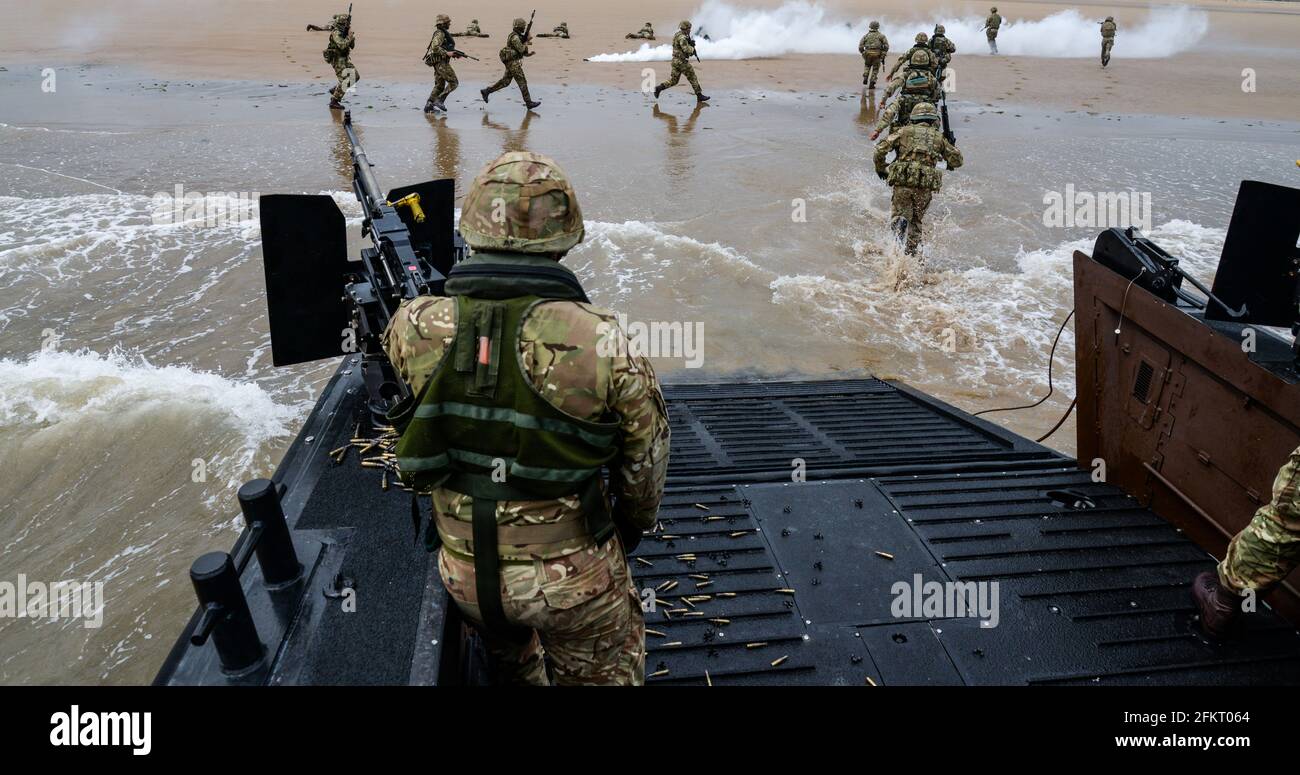 Royal marines commando troops hi-res stock photography and images - Alamy