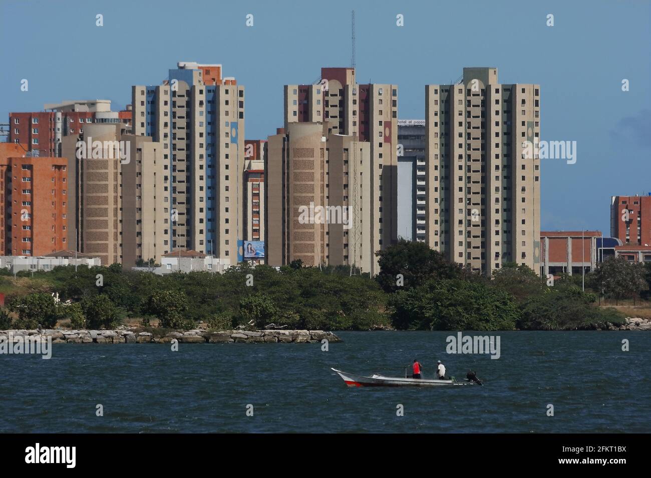 Veneuela-Zulia-Maracaibo-28/01/2009- Artisian fishermen, fish in the ...