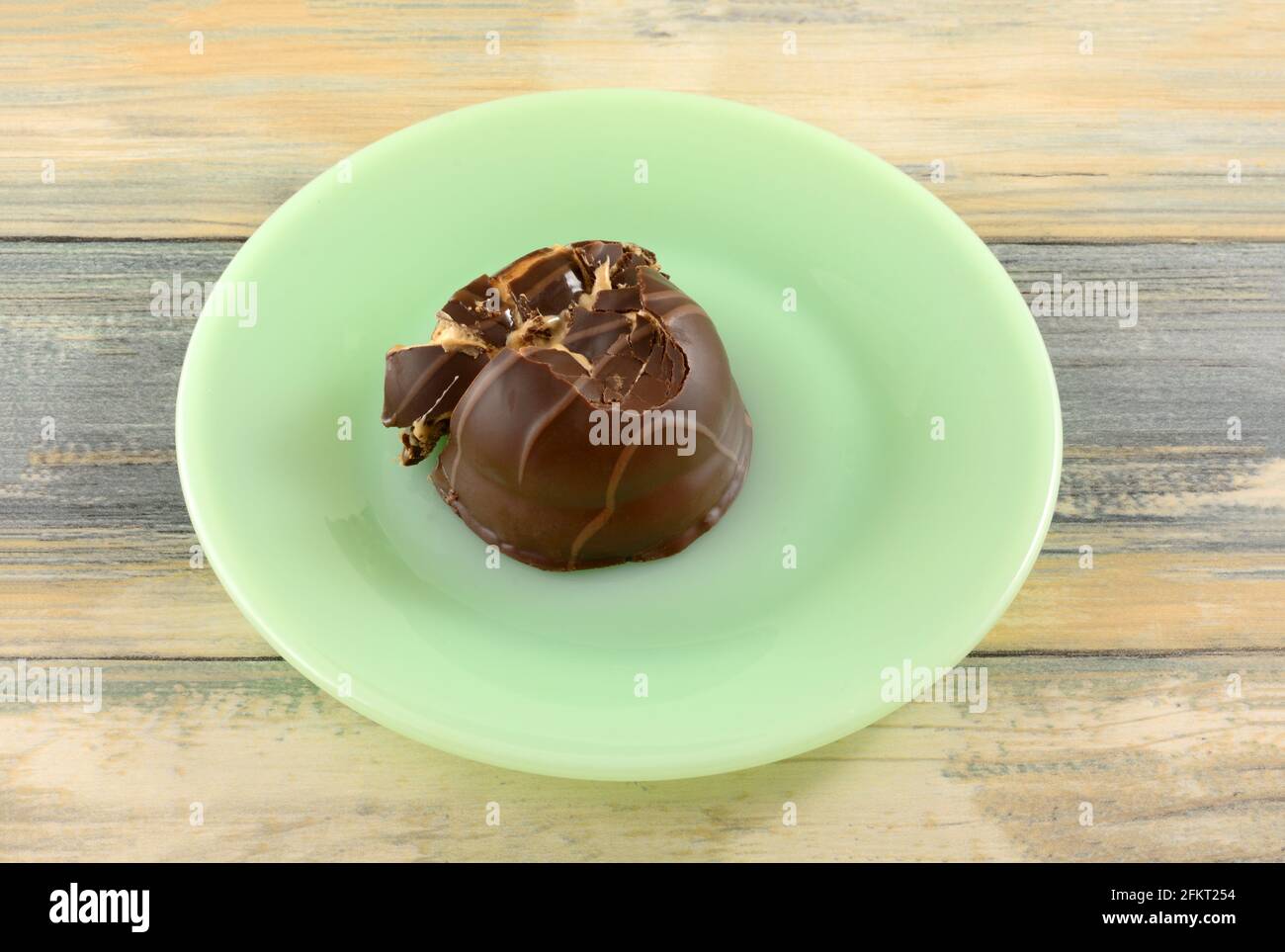 Smashed plate hi-res stock photography and images - Alamy