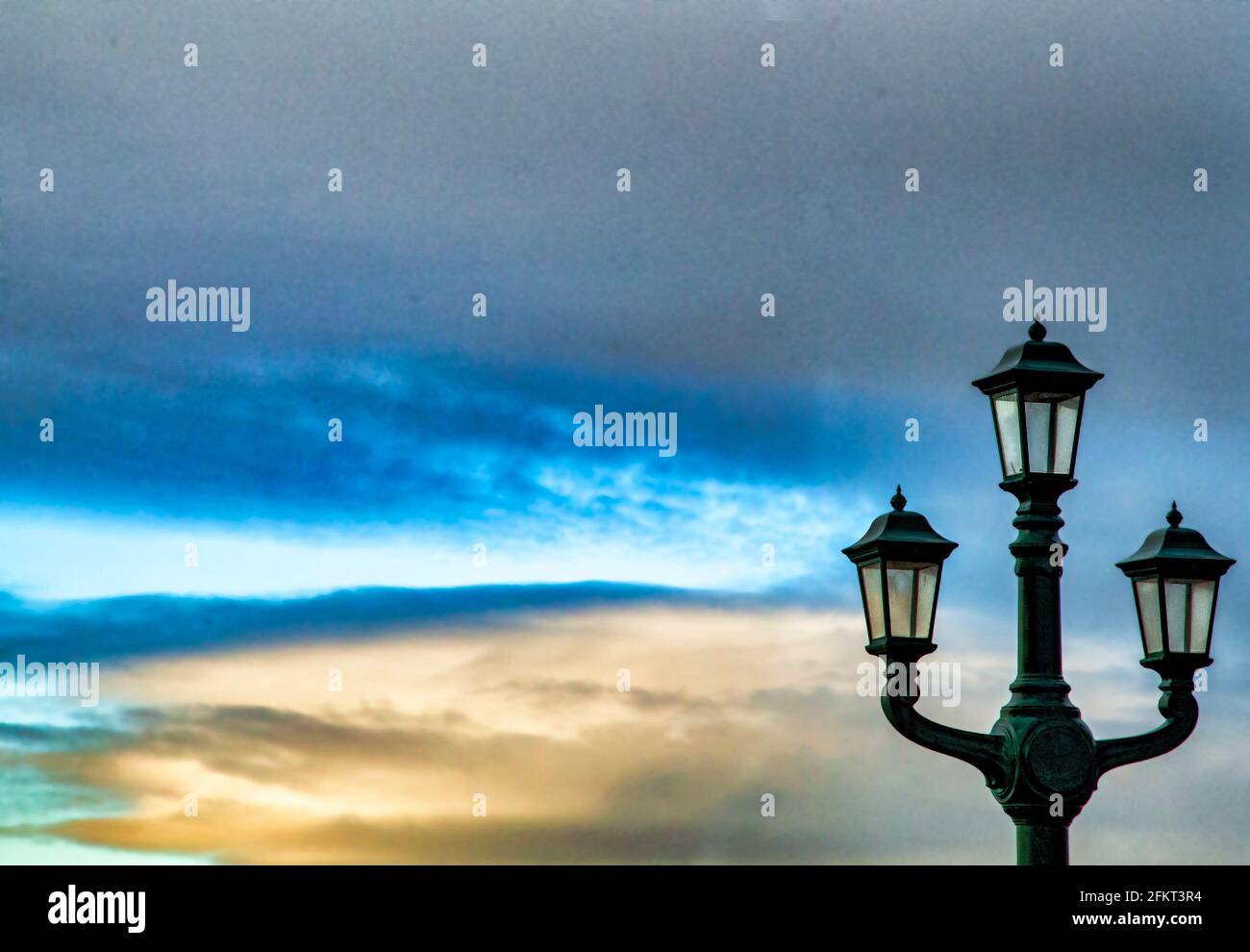 Old style street lights hi-res stock photography and images - Alamy