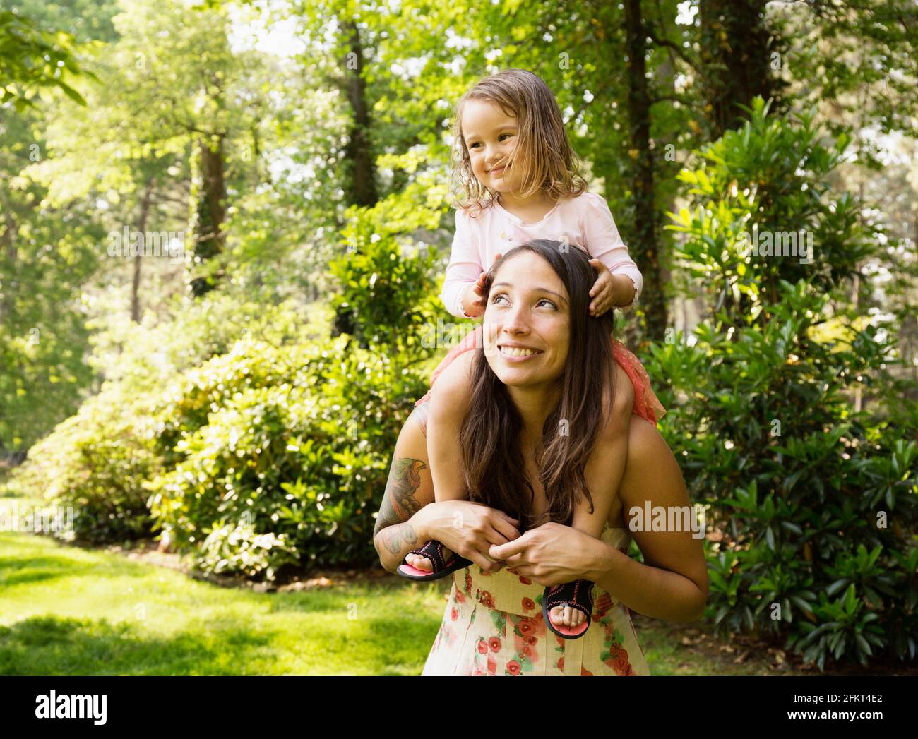 Shoulder carry hi-res stock photography and images - Alamy