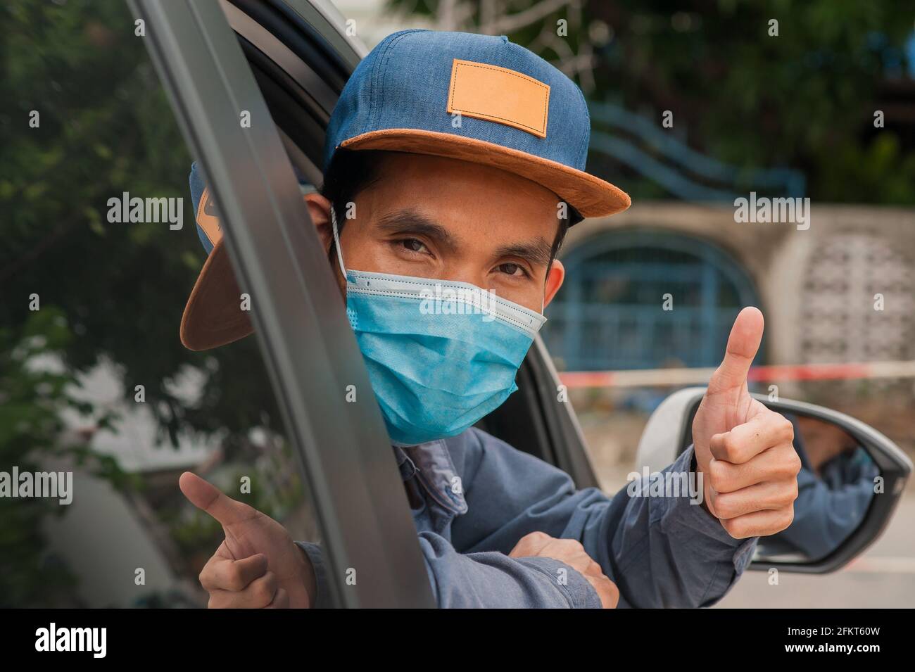 People wear face mask in car, Man wear medical mask in car , Mask ...