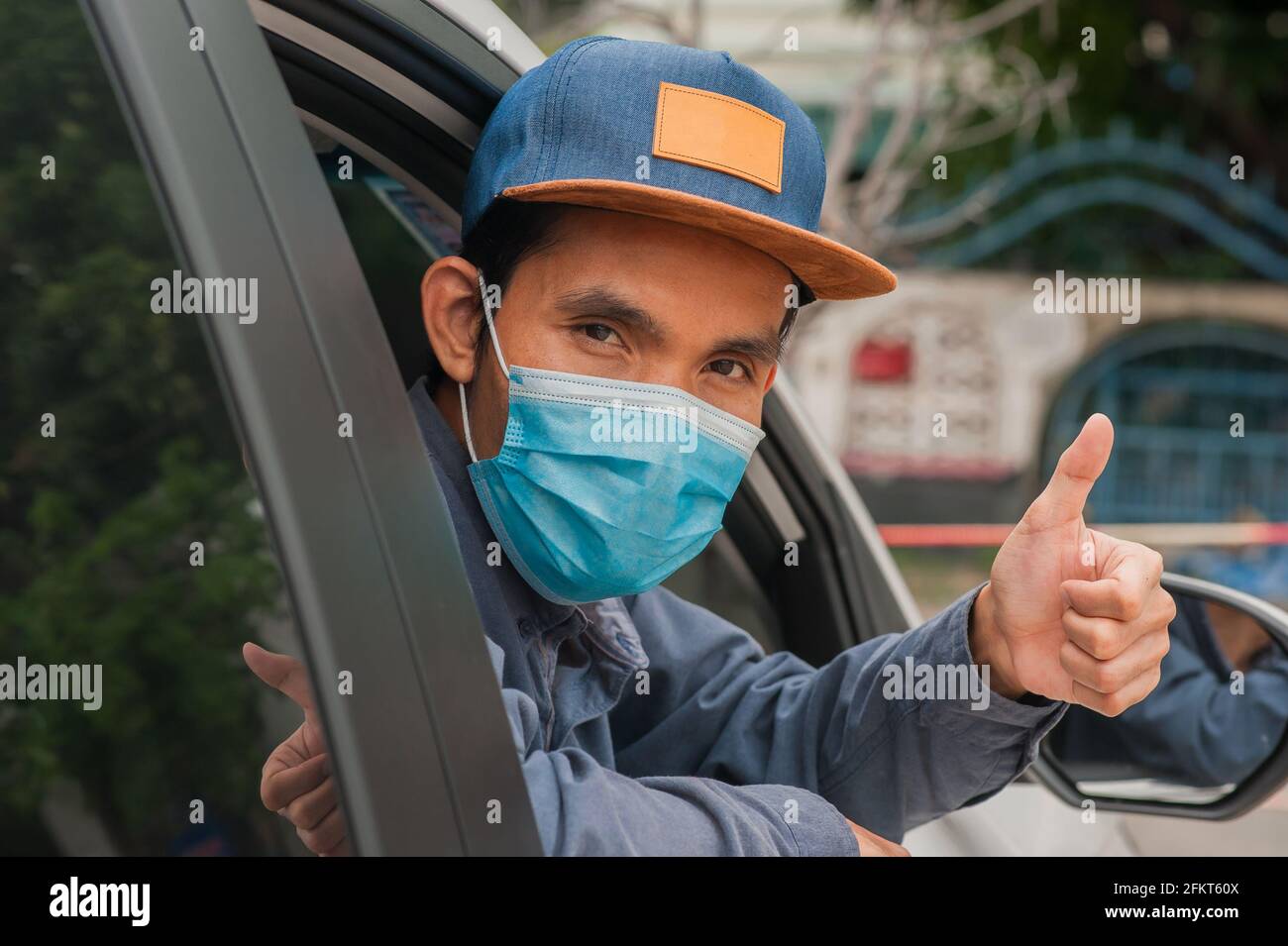 People wear face mask in car, Man wear medical mask in car , Mask ...