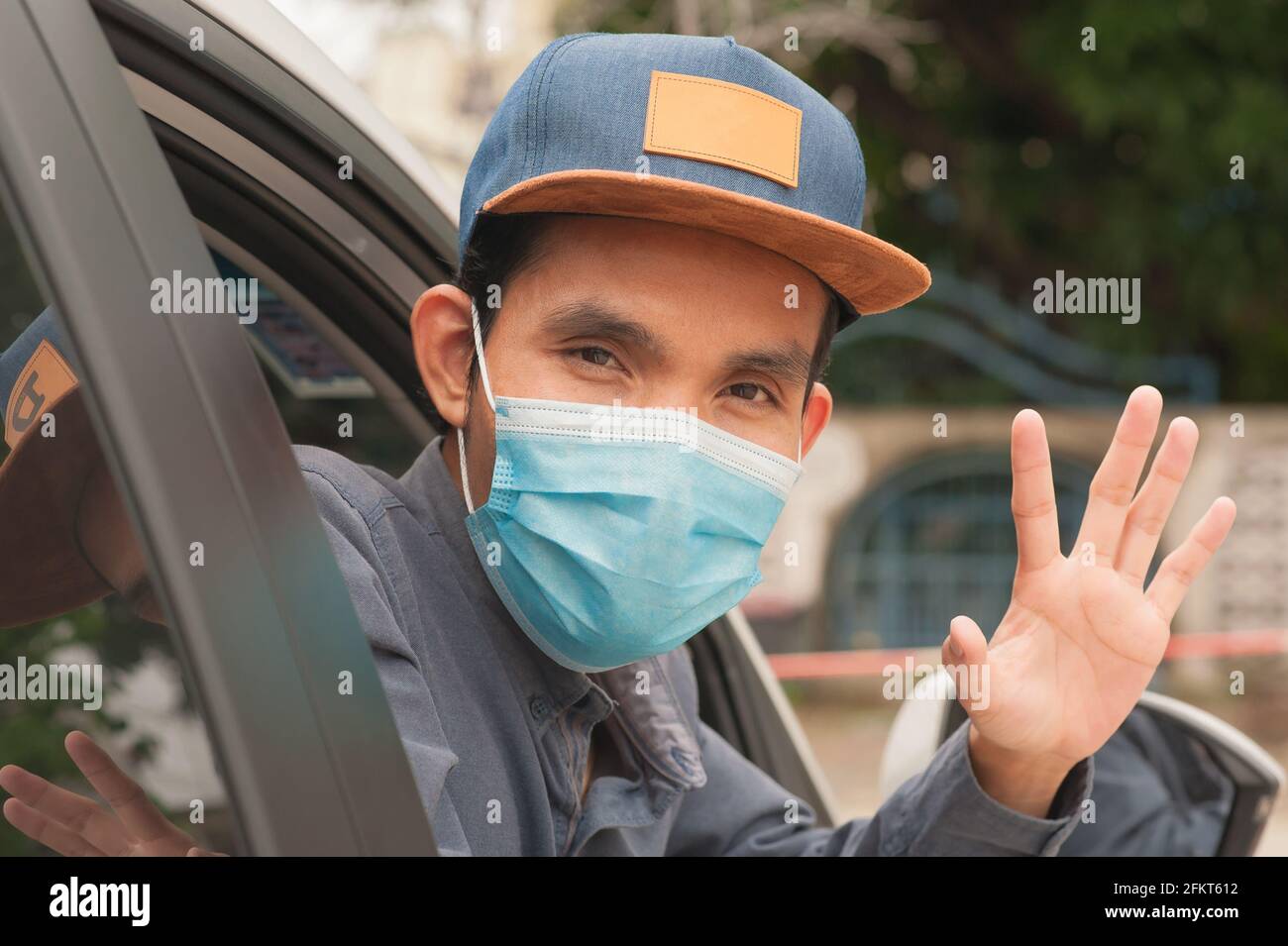 People wear face mask in car, Man wear medical mask in car , Mask ...