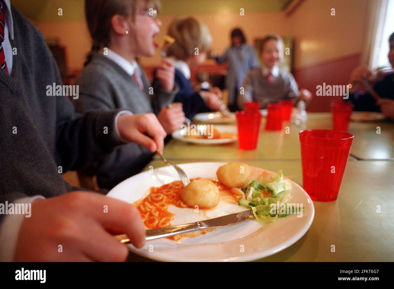 Schoolchildren having school dinners at Clifton School Stock Photo - Alamy