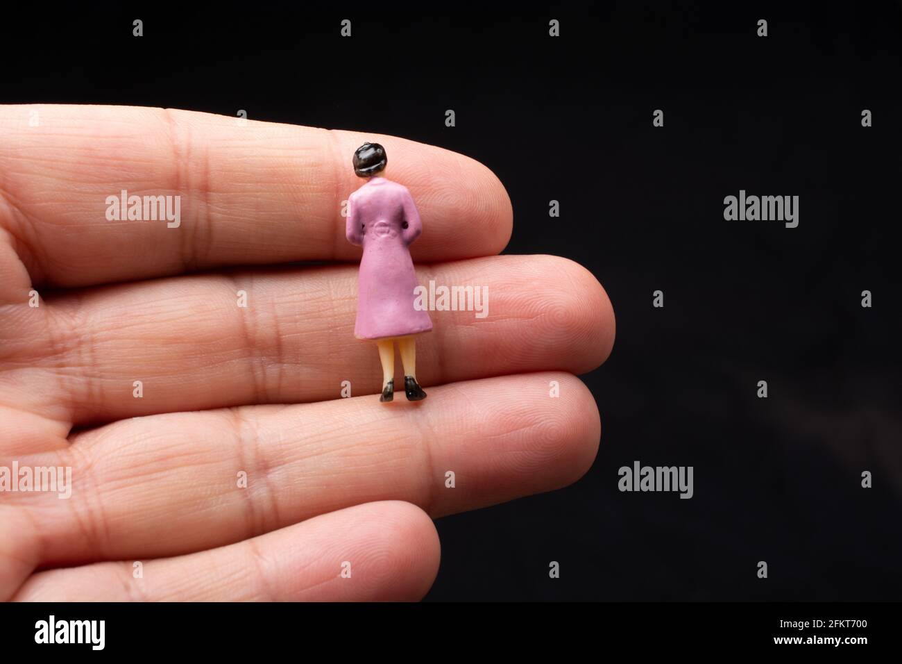 Woman body figurines hi-res stock photography and images - Alamy