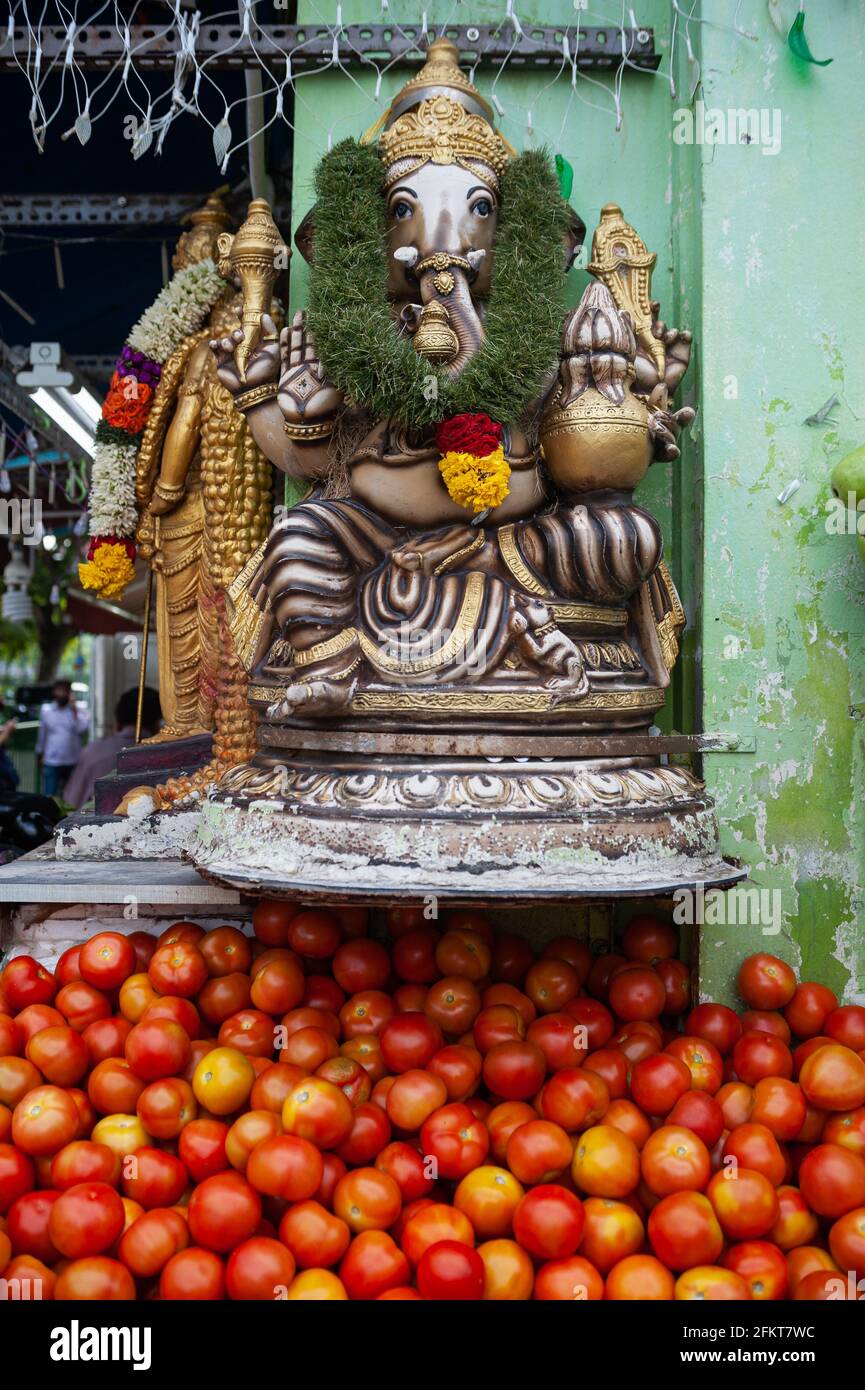 Small hindu shrine ganesha hi-res stock photography and images - Alamy