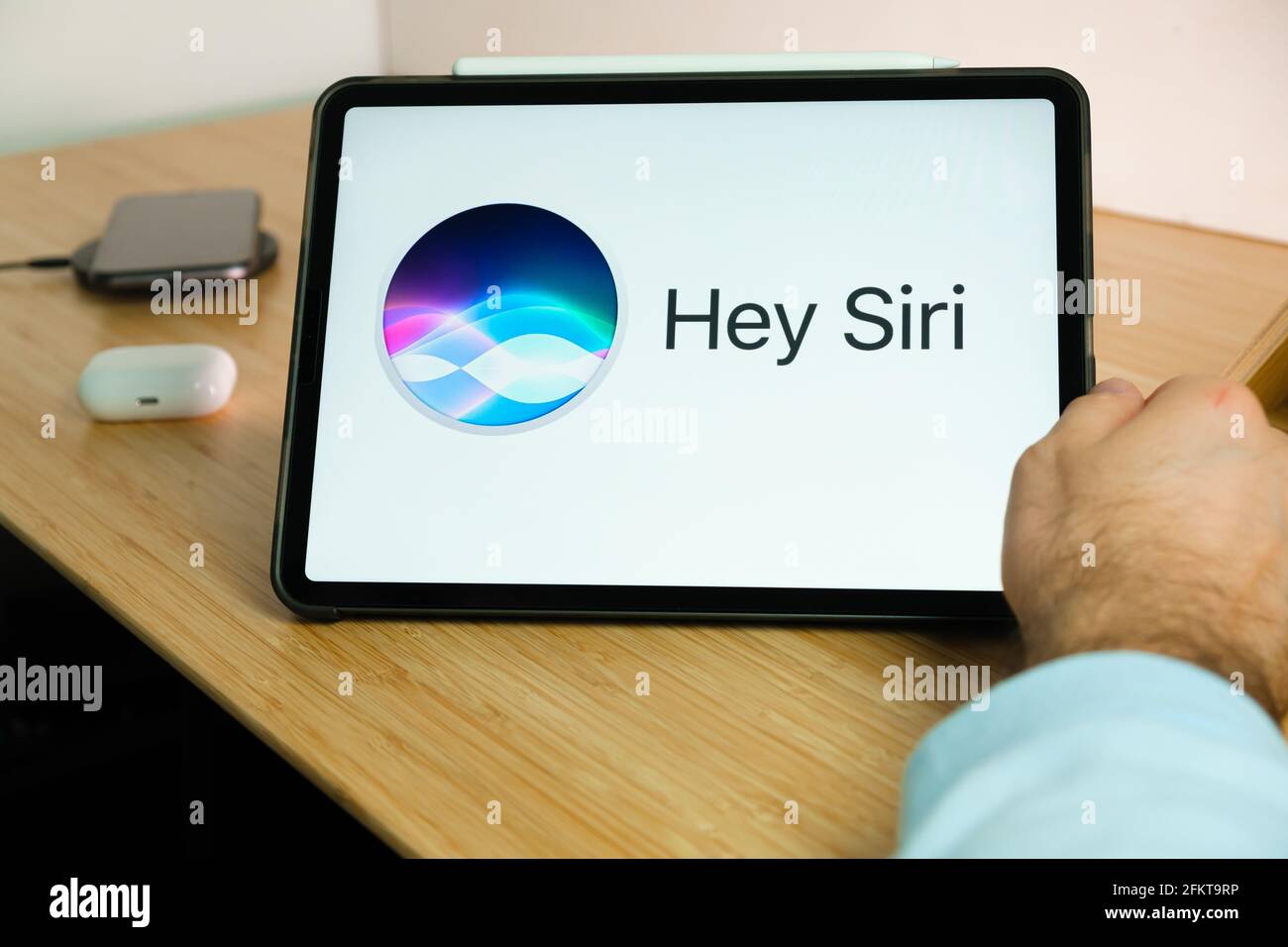 Siri logo hi-res stock photography and images - Alamy