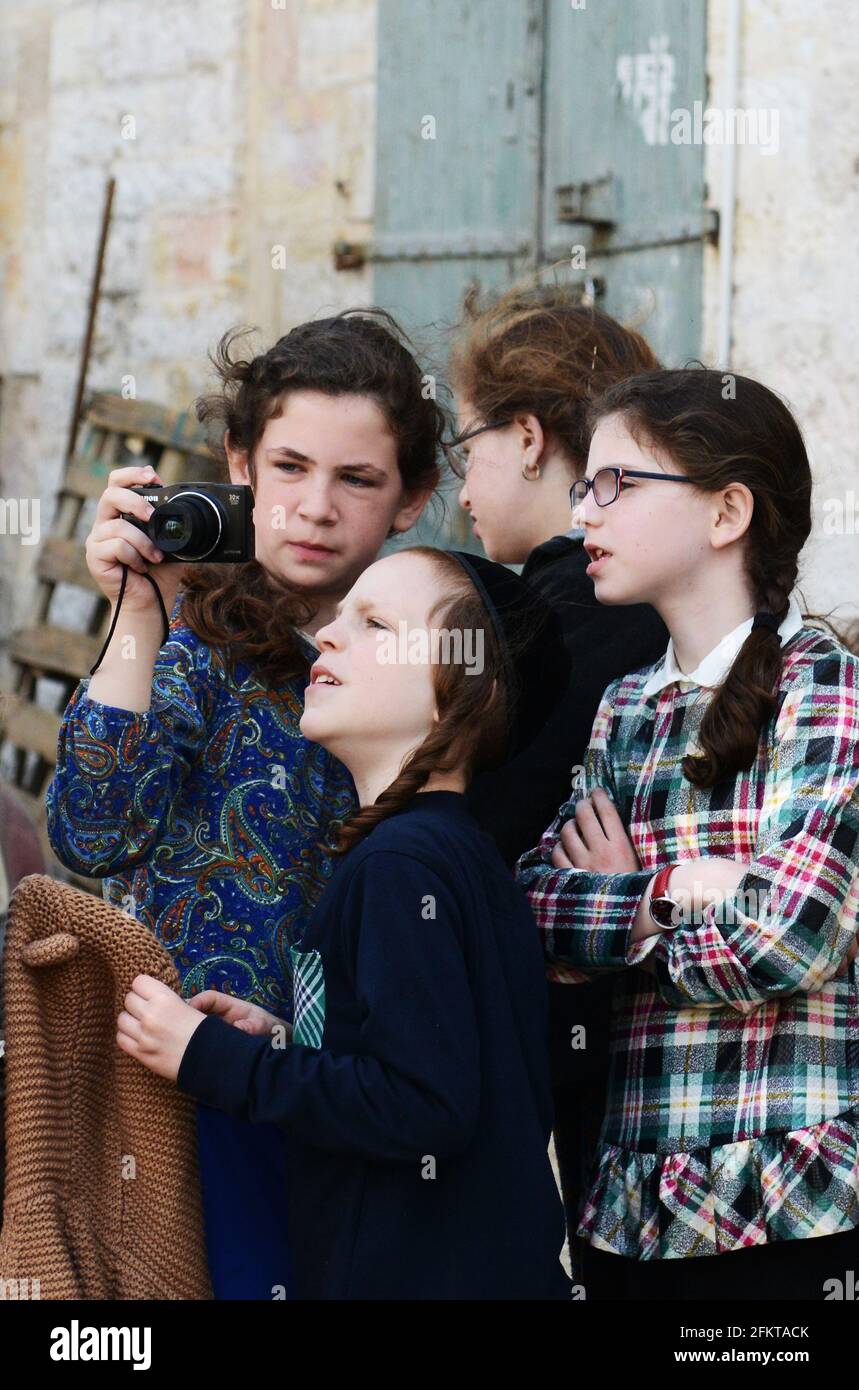 Group of orthodox jews hi-res stock photography and images - Alamy