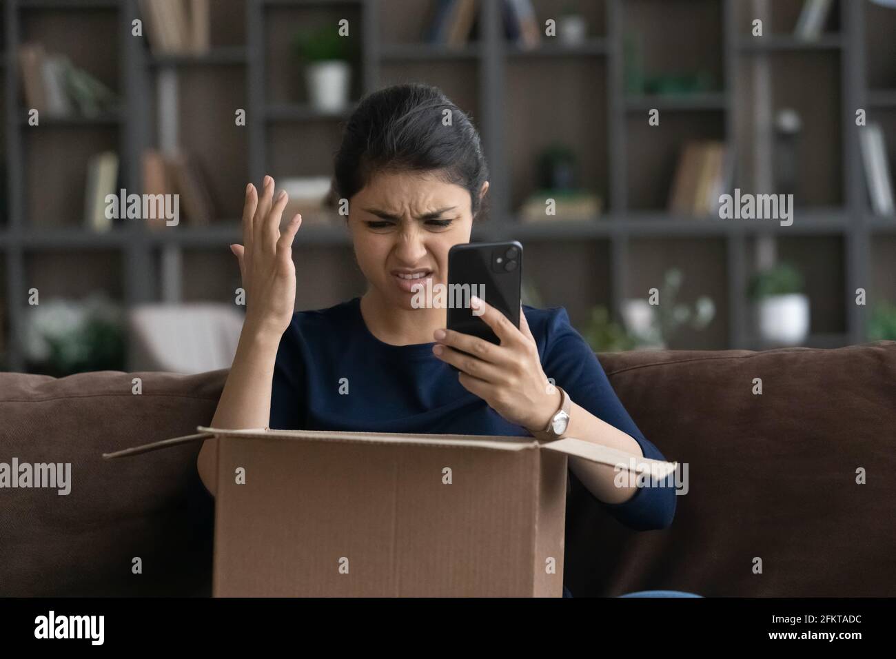 Dissatisfied customer store hi-res stock photography and images - Alamy