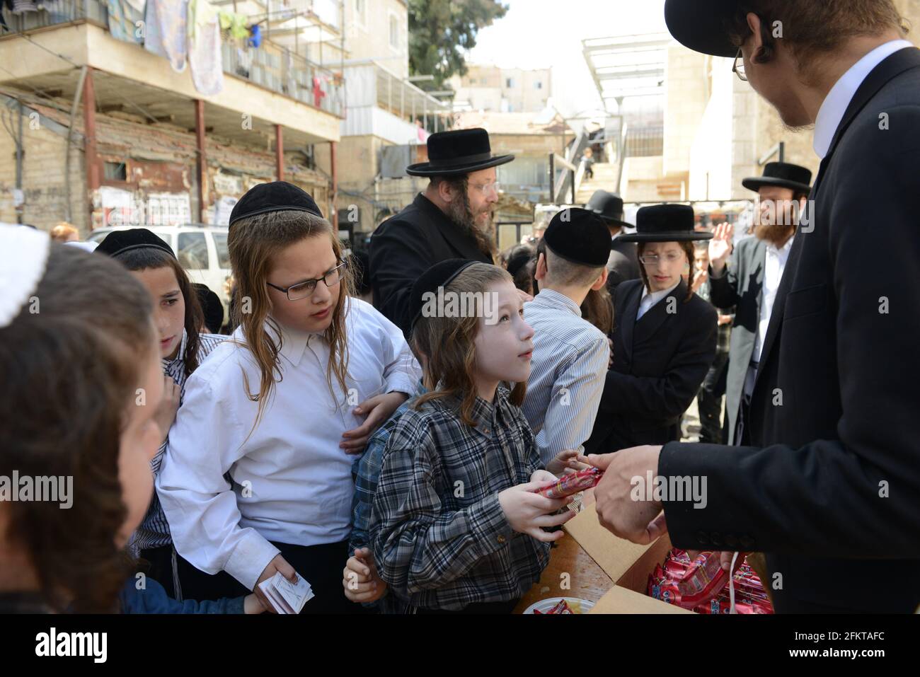 Jewish man children passover hi-res stock photography and images - Alamy