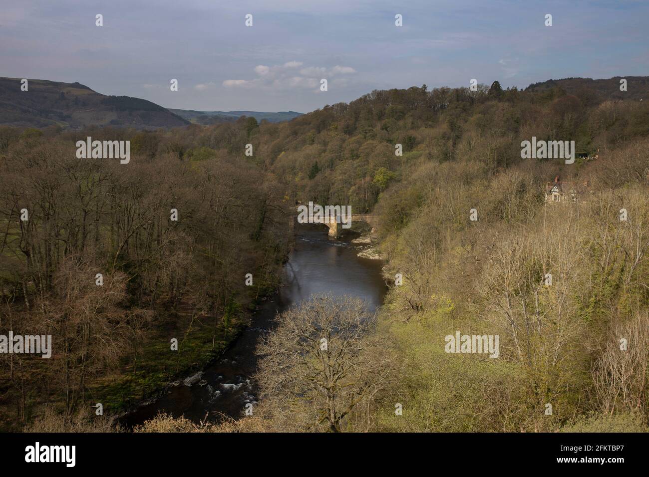 River dee from a bridge hi-res stock photography and images - Alamy