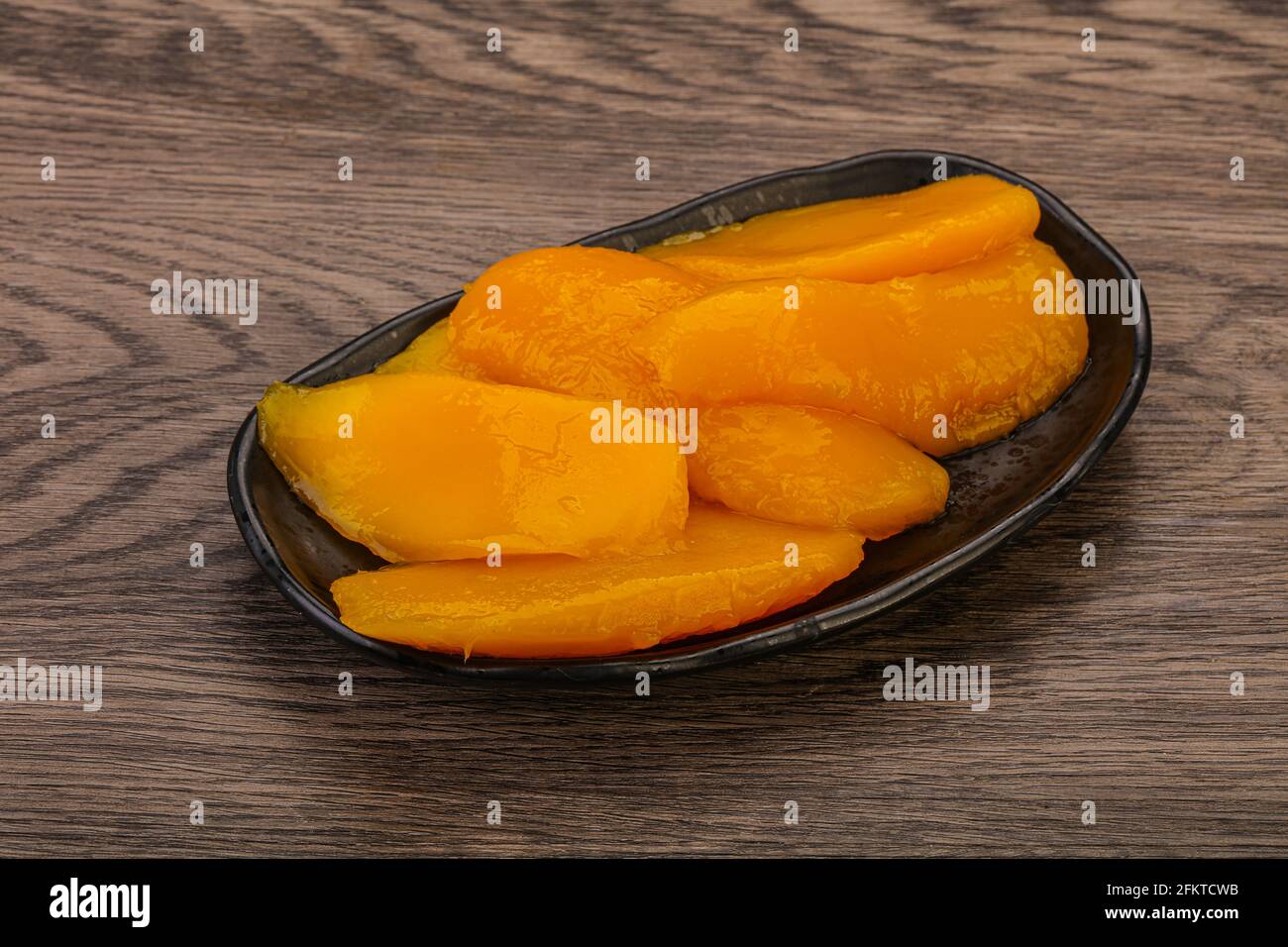 Sweet delicous mango slices in syrop Stock Photo - Alamy