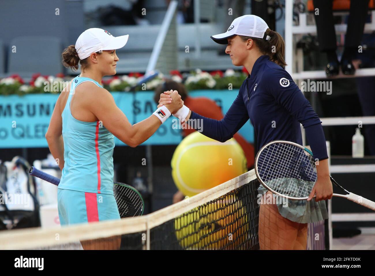 Barty iga swiatek madrid hi-res stock photography and images - Alamy