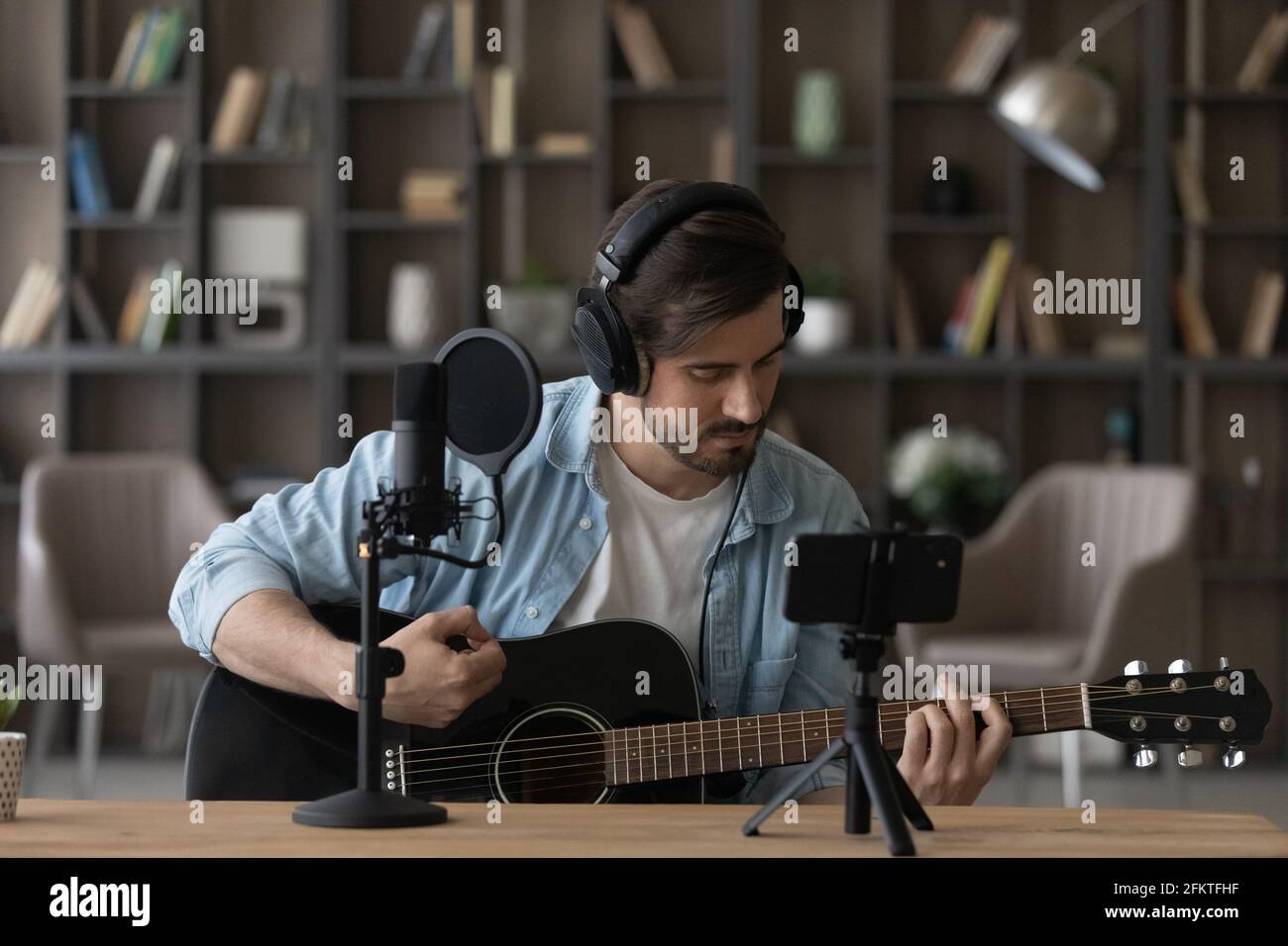 Recording studio music people hi-res stock photography and images - Alamy