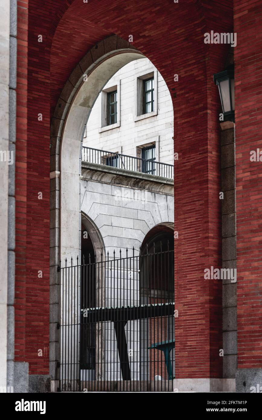 Old stone government building hi-res stock photography and images - Alamy