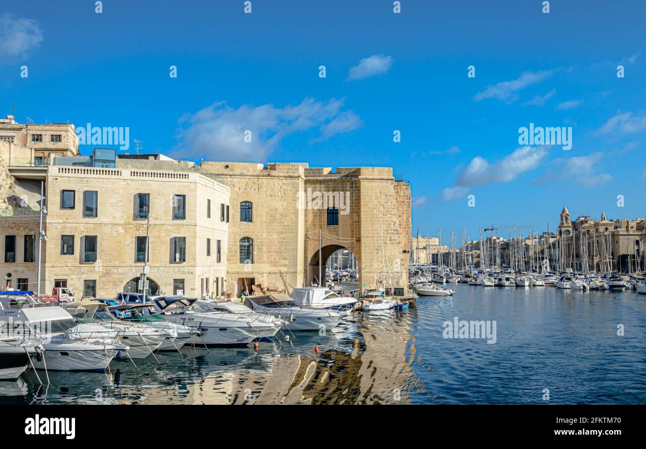 Harbour structure hi-res stock photography and images - Alamy