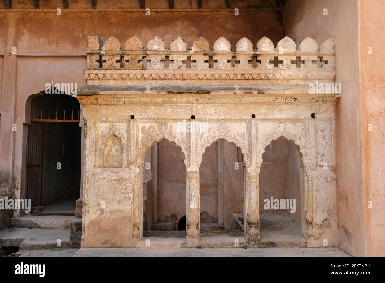 Orchha raj mahal palace hi-res stock photography and images - Alamy
