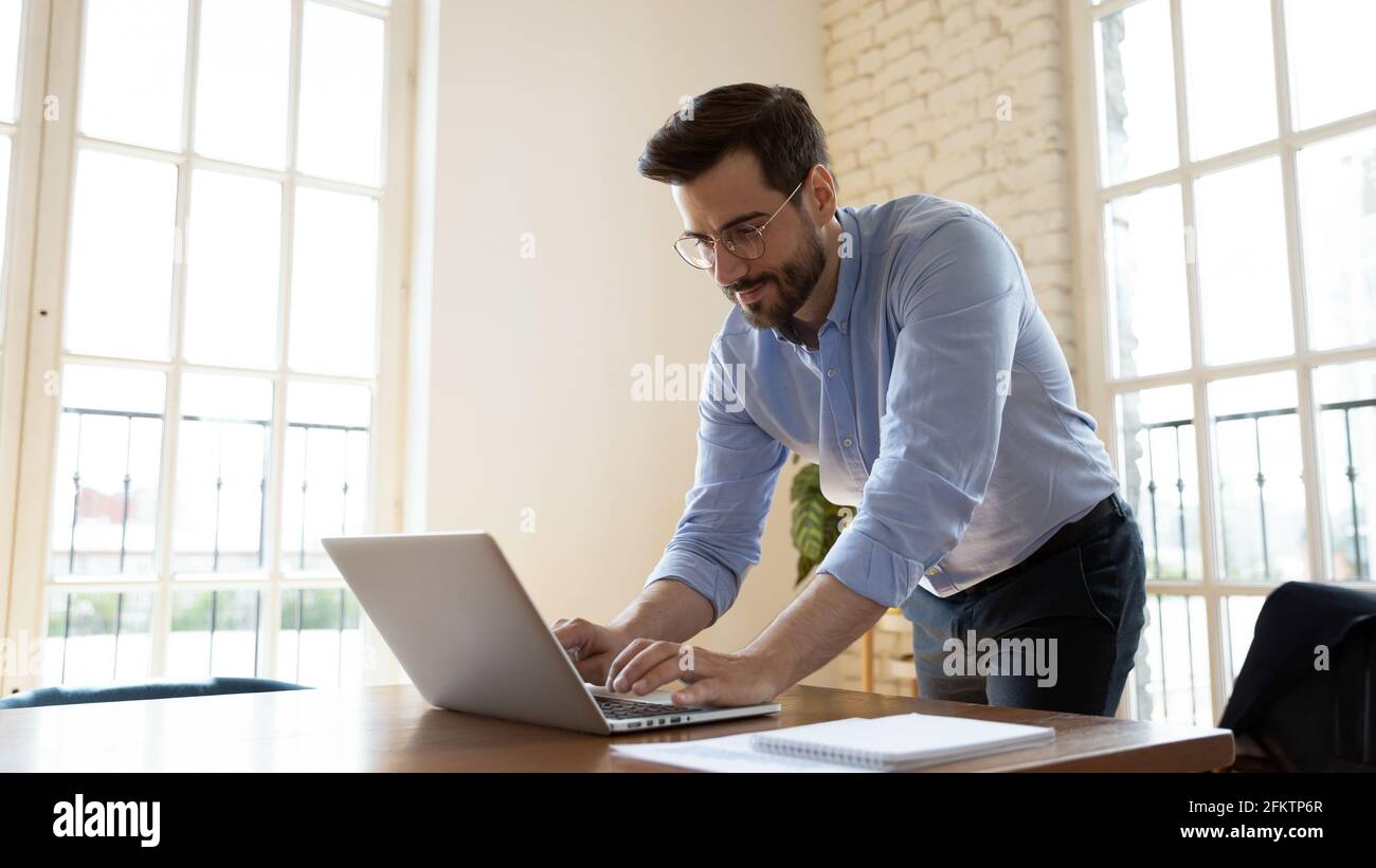 Computer tasks hi-res stock photography and images - Alamy
