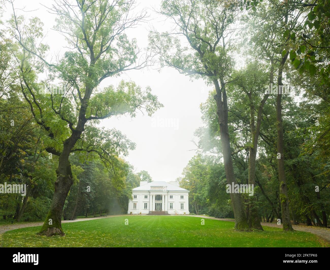 Neoclassical palace hi-res stock photography and images - Alamy