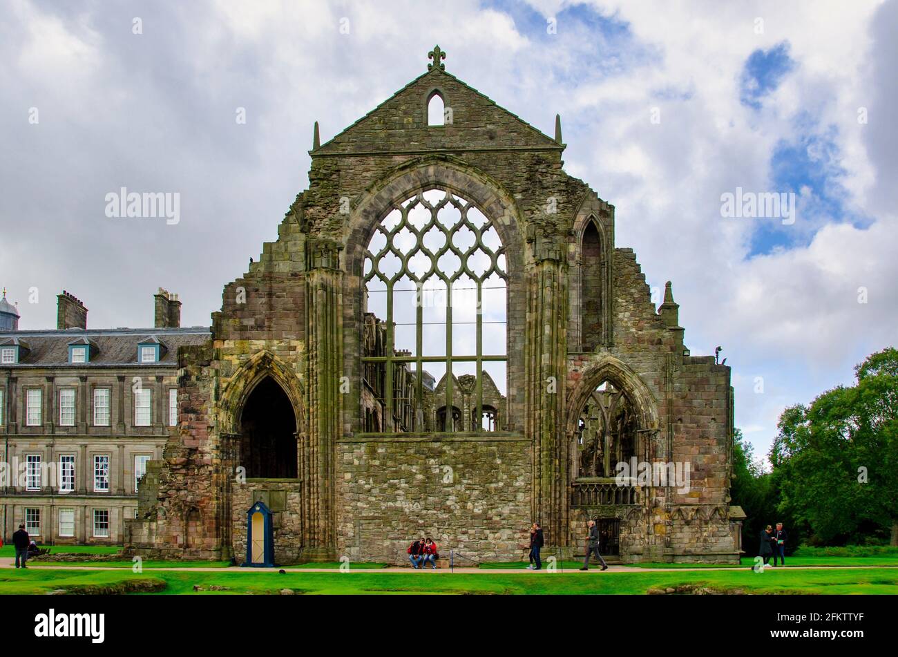 Edinburgh holyrood abbey hi-res stock photography and images - Alamy