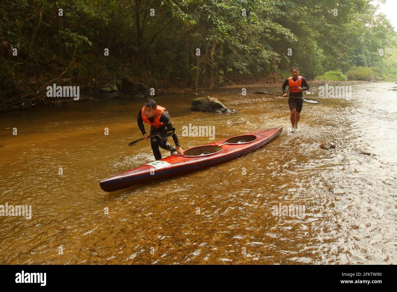 Kayak rafting safari, kuching, Sarawak, Malaysia Stock Photo - Alamy