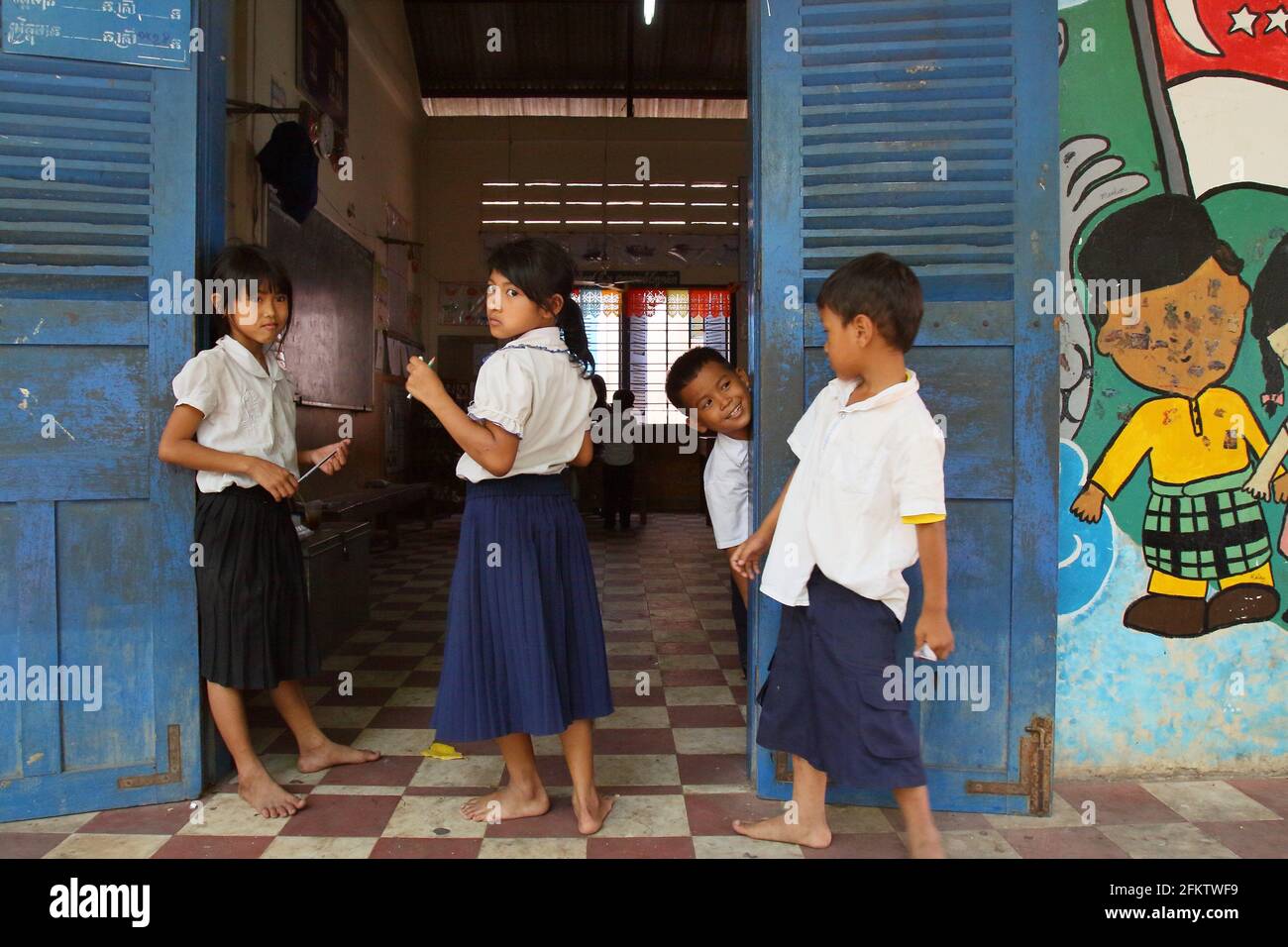 Student primary school cambodia hi-res stock photography and images - Alamy